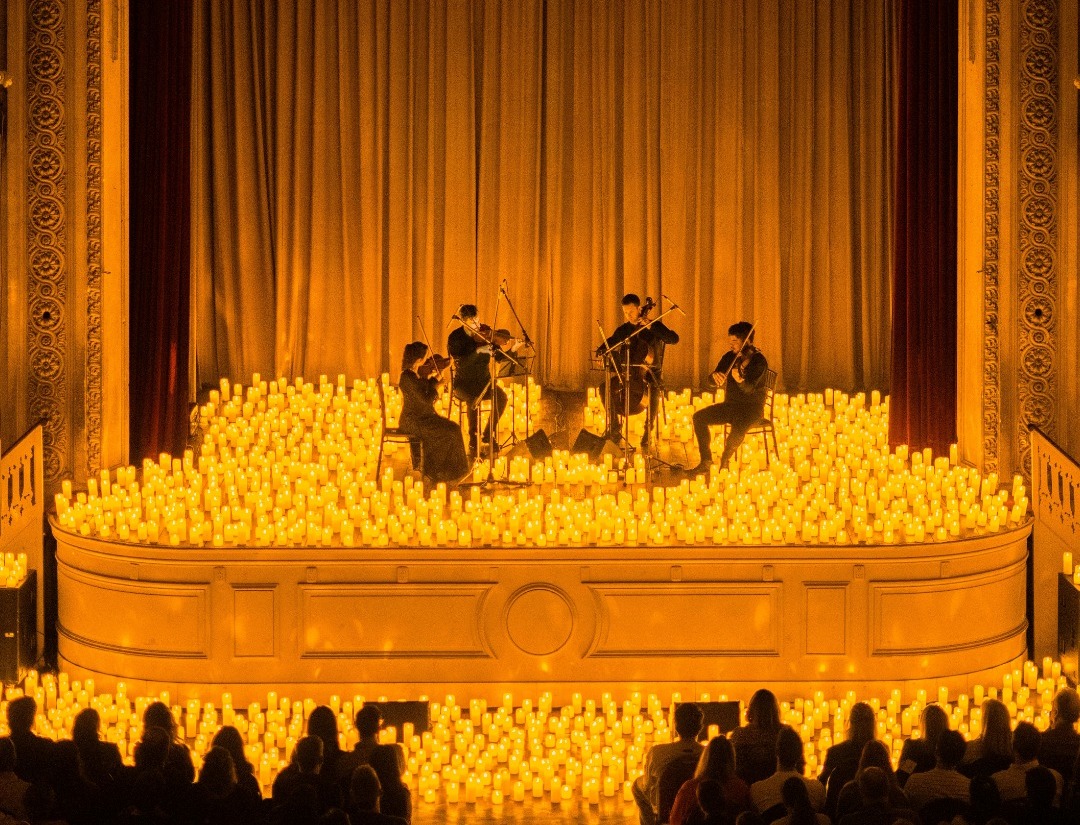 Evenimentele Candlelight. Queen vs. ABBA și muzică din filme celebre ...